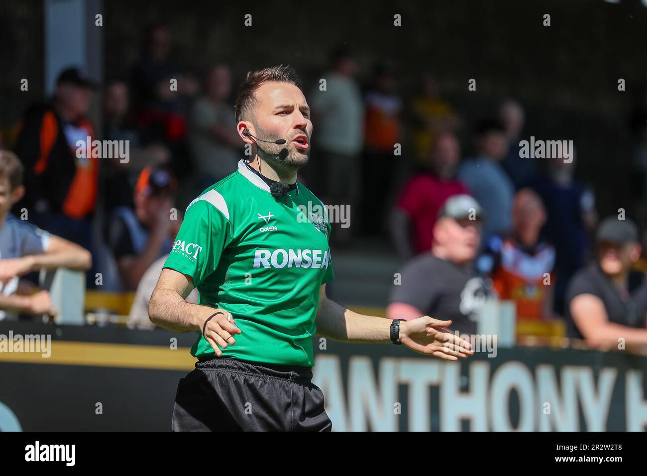 Referee liam moore hi-res stock photography and images - Alamy