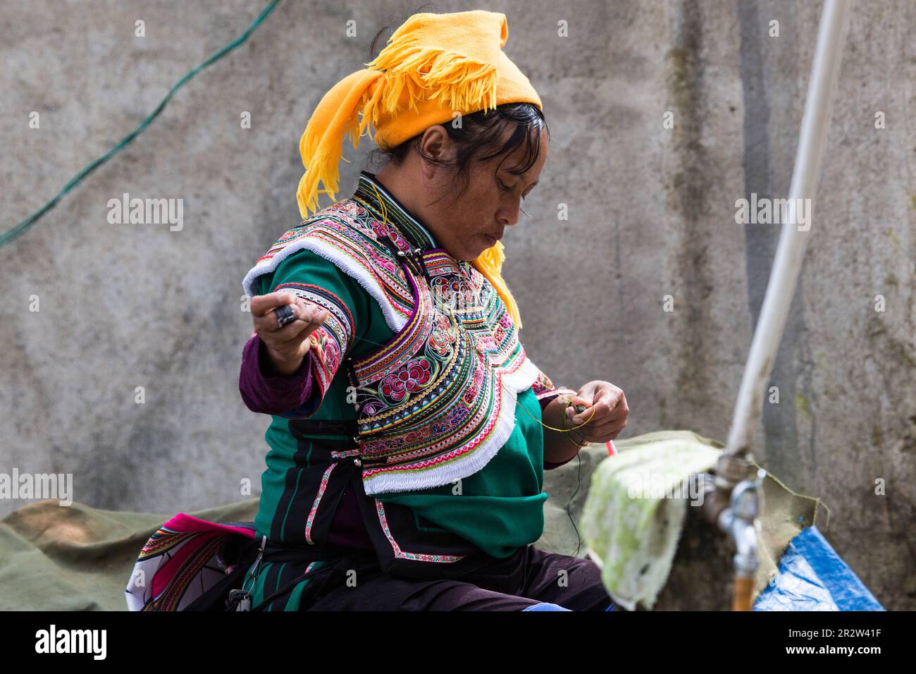 Hani women hi-res stock photography and images - Alamy