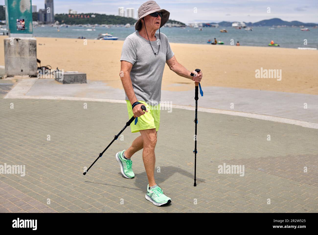 Walking keep fit hi-res stock photography and images - Alamy