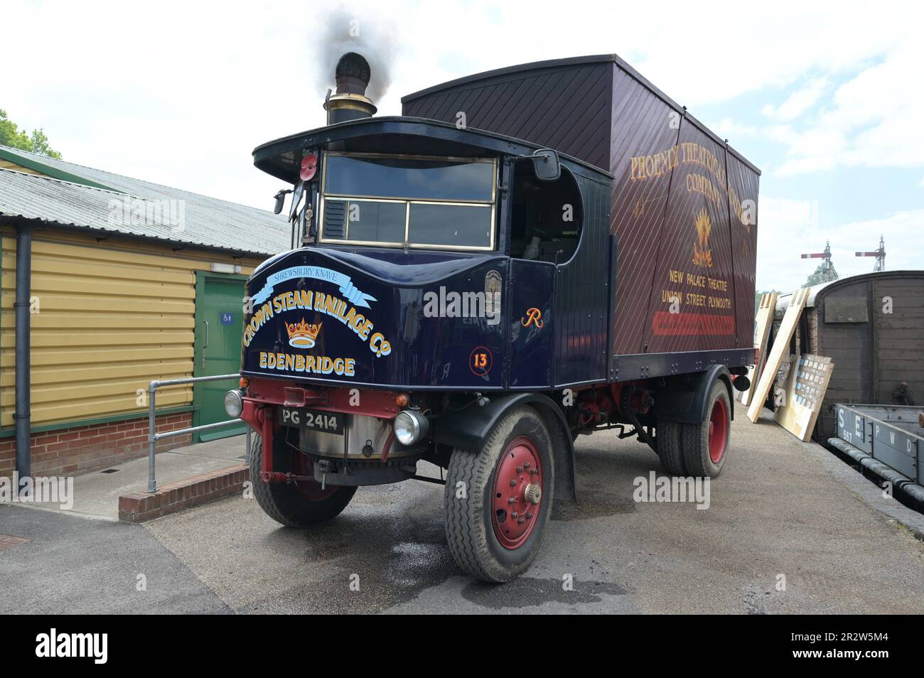 Double axle lorry hi-res stock photography and images - Alamy