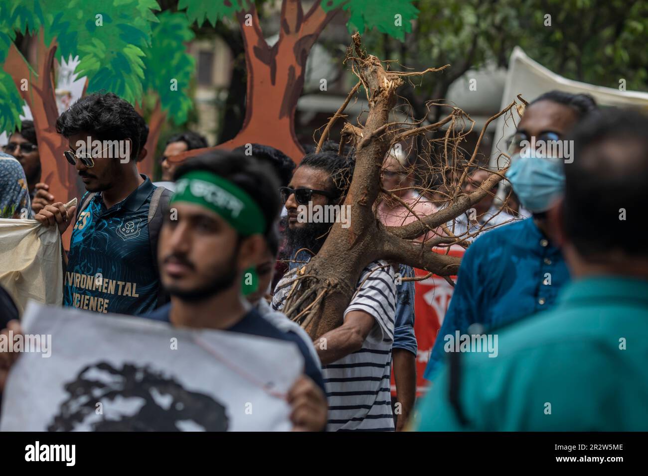 Dhaka, Bangladesh. 21st May, 2023. A protester with an oxygen mask ...