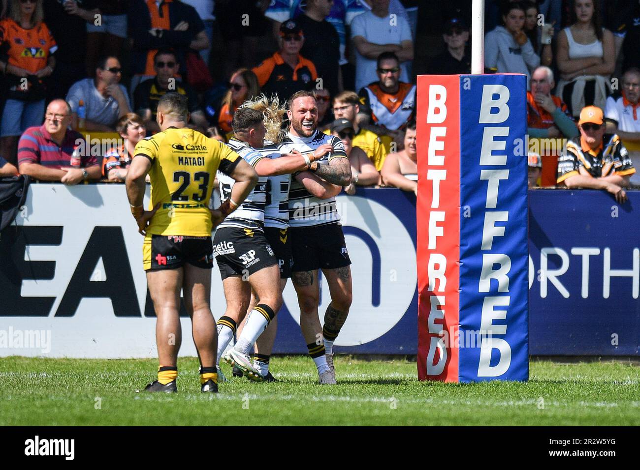 Castleford, England - 21st May 2023 -Josh Griffin of Hull FC celebrates ...