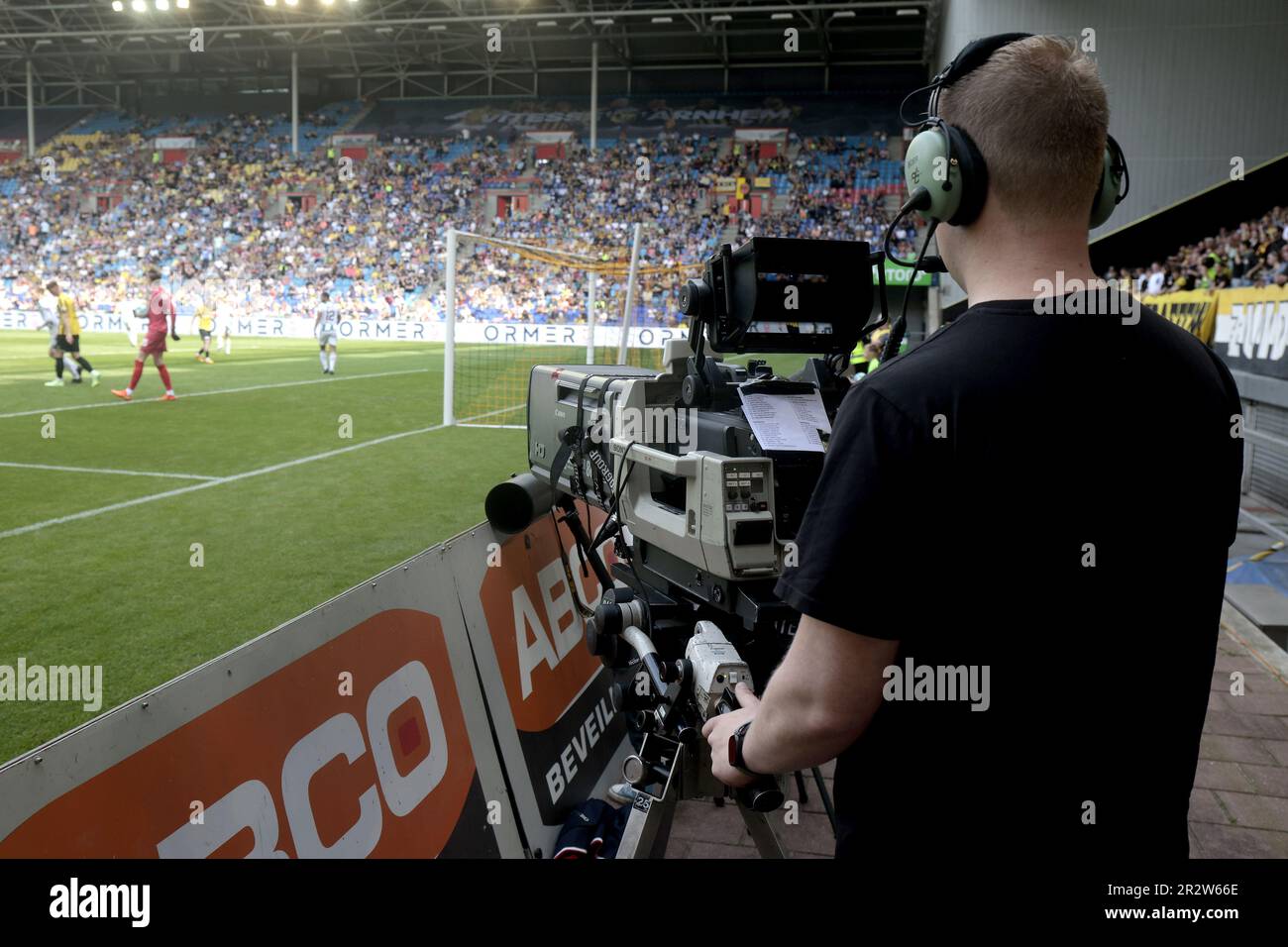 ARNHEM - Television cameraman ESPN during the Dutch premier league ...