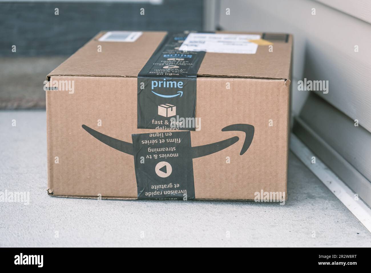 Amazon packages doorstep hi-res stock photography and images - Alamy