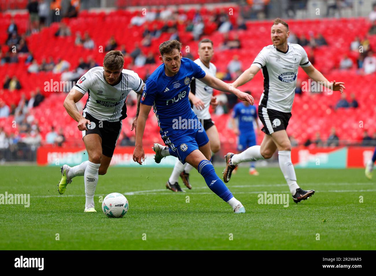 Fa trophy final hi-res stock photography and images - Alamy