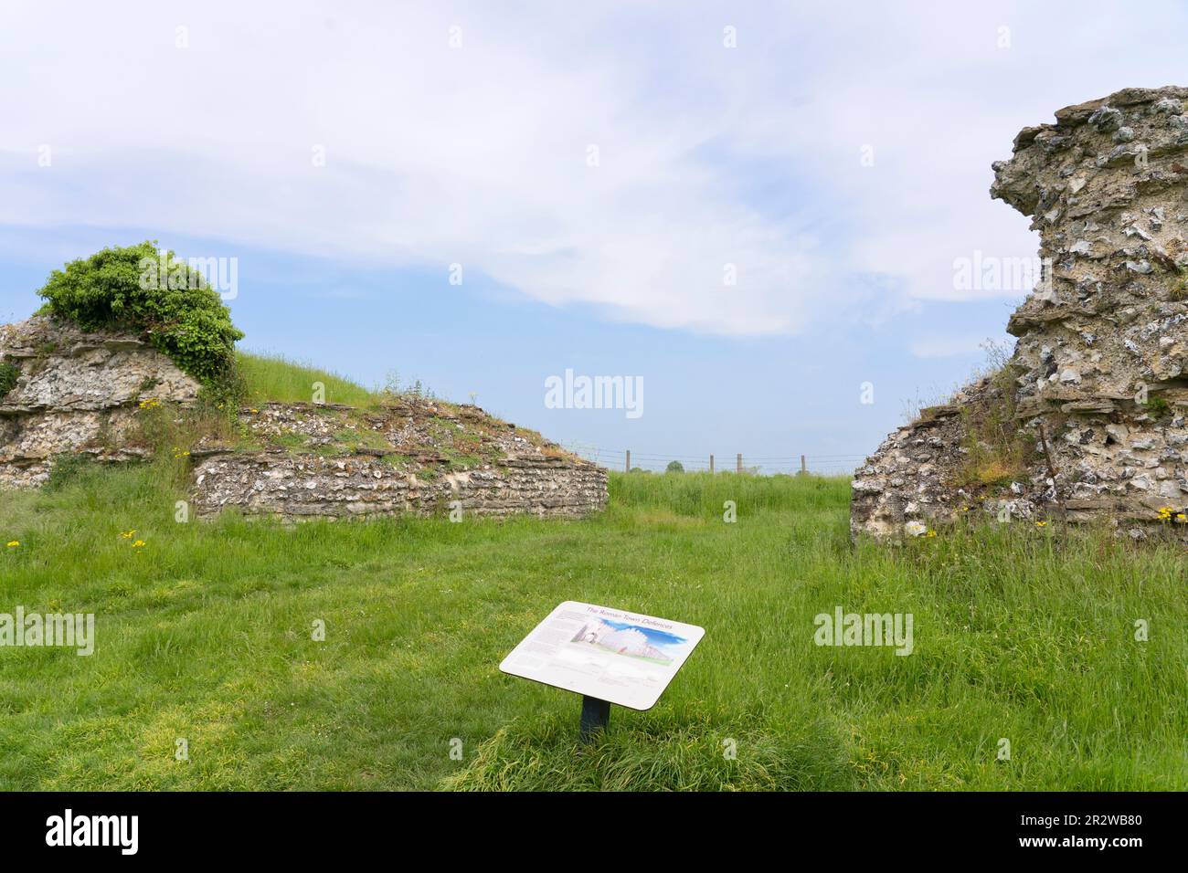 The roman walls and south gate of Silchester Roman City (Calleva ...