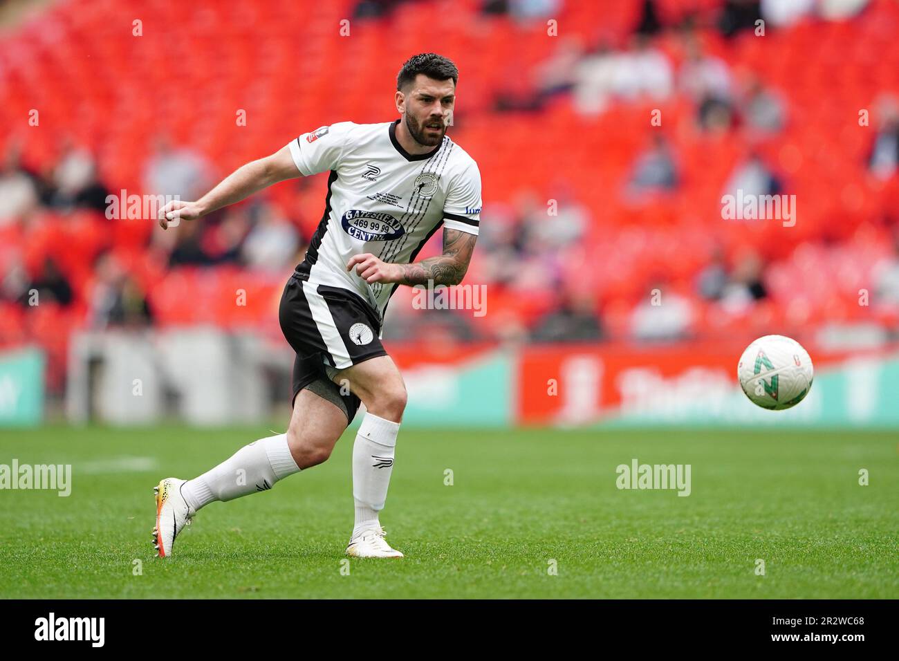 Gateshead’s Robbie Tinkler in action during the Isuzu FA Trophy Final ...