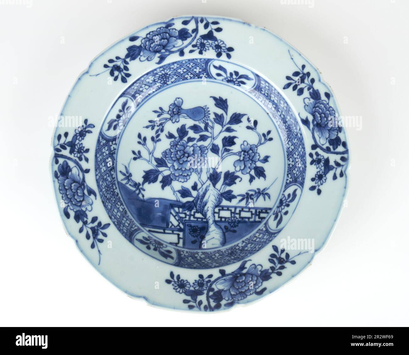 Antique 18-19th century Chinese blue and white porcelain plate Stock ...