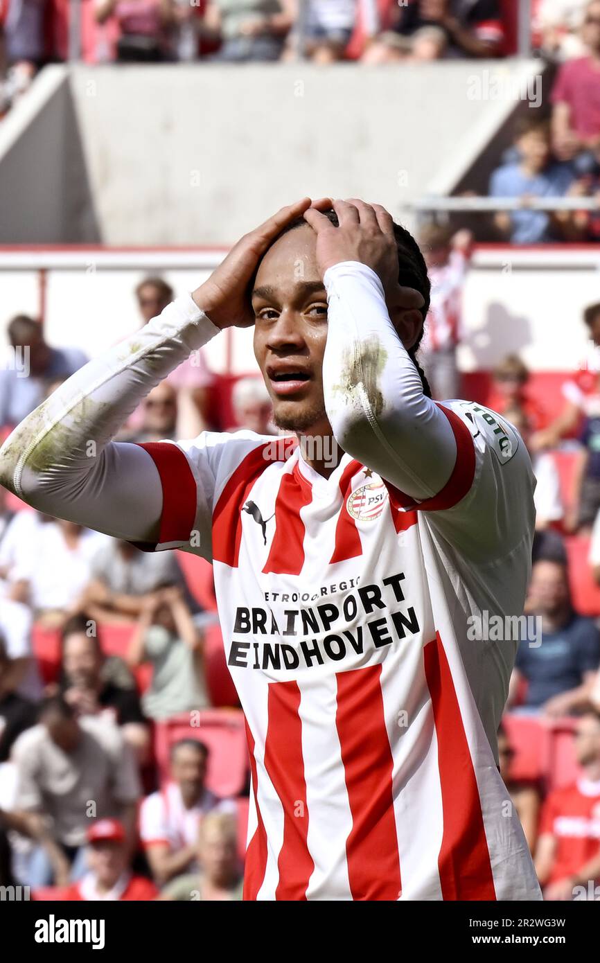 EINDHOVEN - Xavi Simons of PSV thanks the crowd after the Dutch premier league match between PSV ...