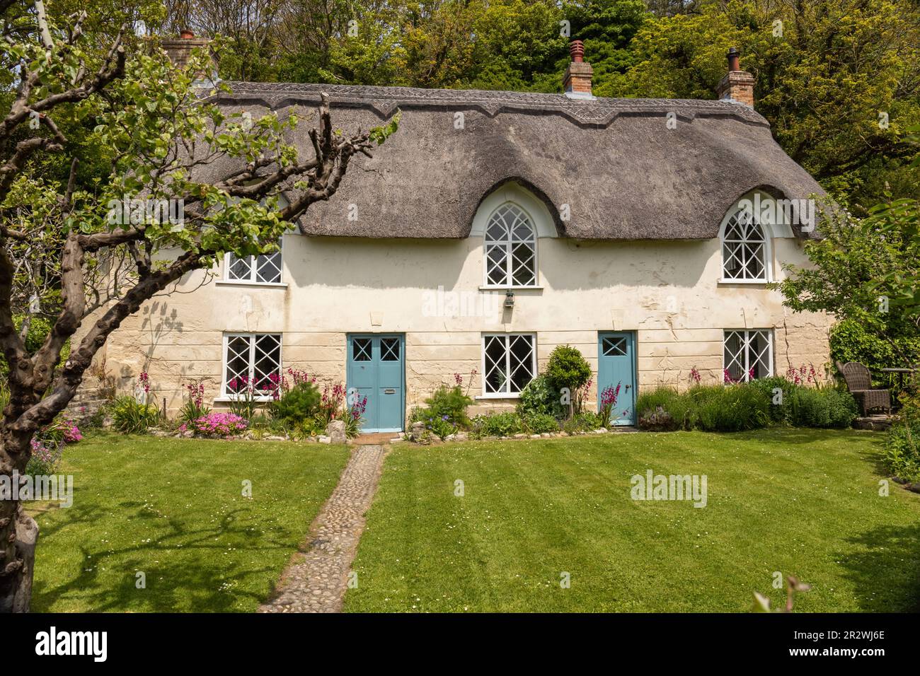 Picturesque 18th century Cove Cottage. A thatched cottage holiday let ...