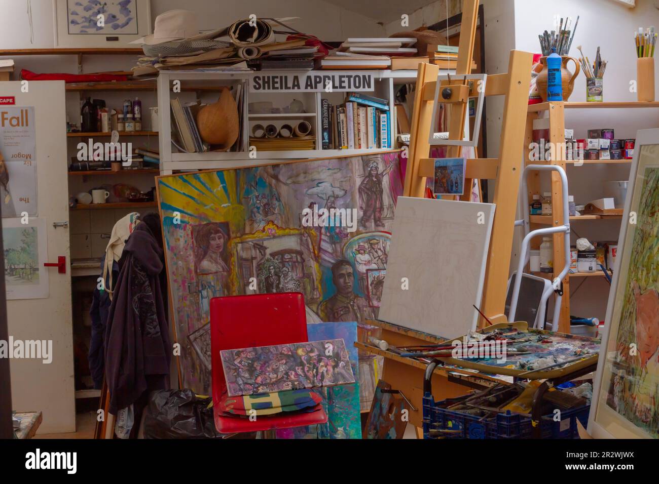 Which commissions contemporary art hi-res stock photography and images ...