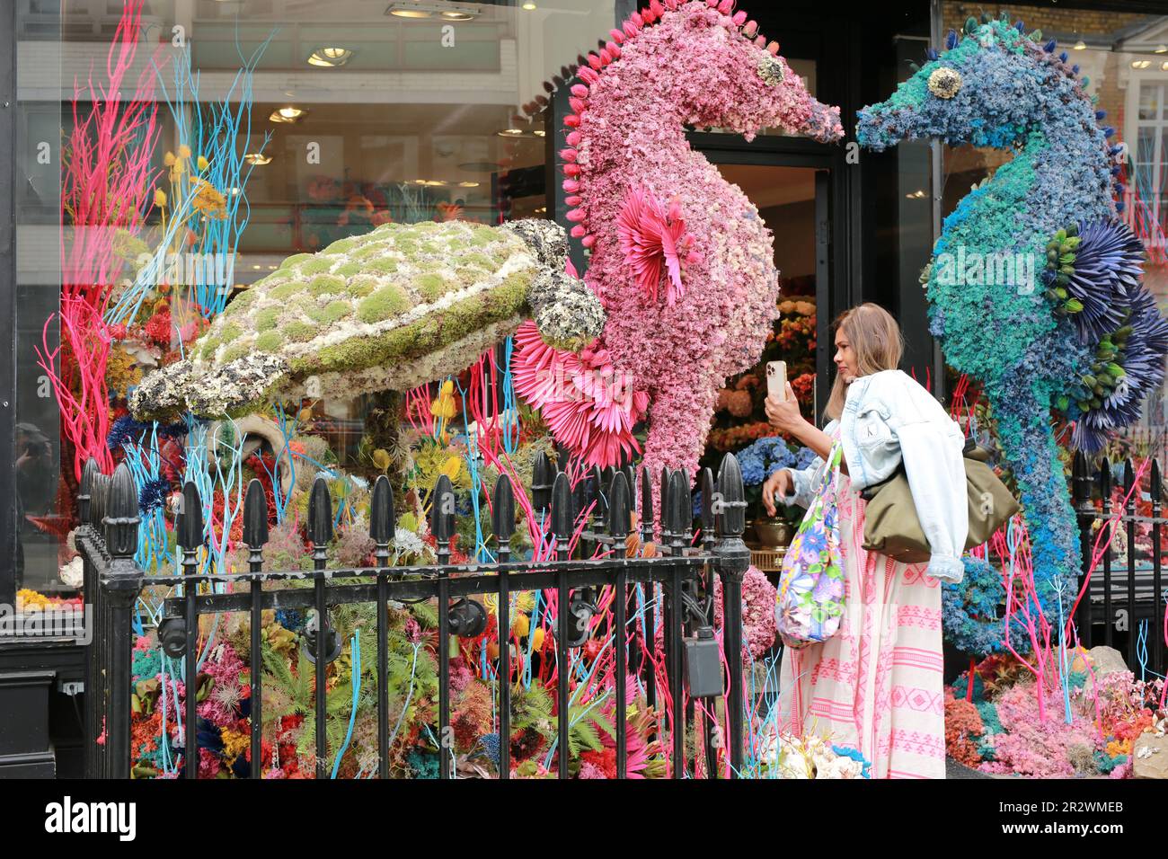 London, UK. 21 May 2023. Neill Strain Floral Couture. Belgravia in ...
