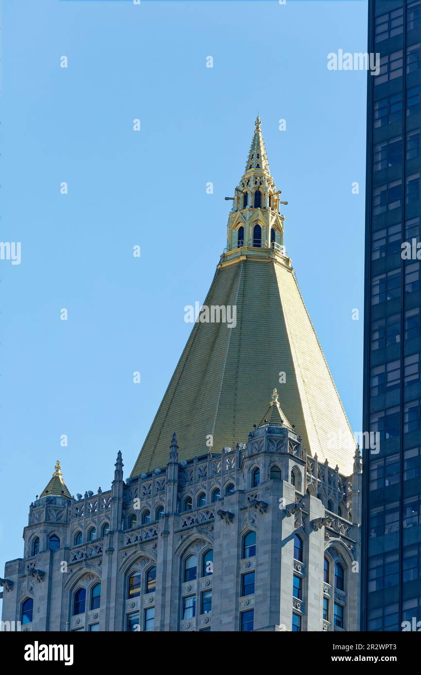 The gilded roof of landmark New York Life Building, designed by Cass ...