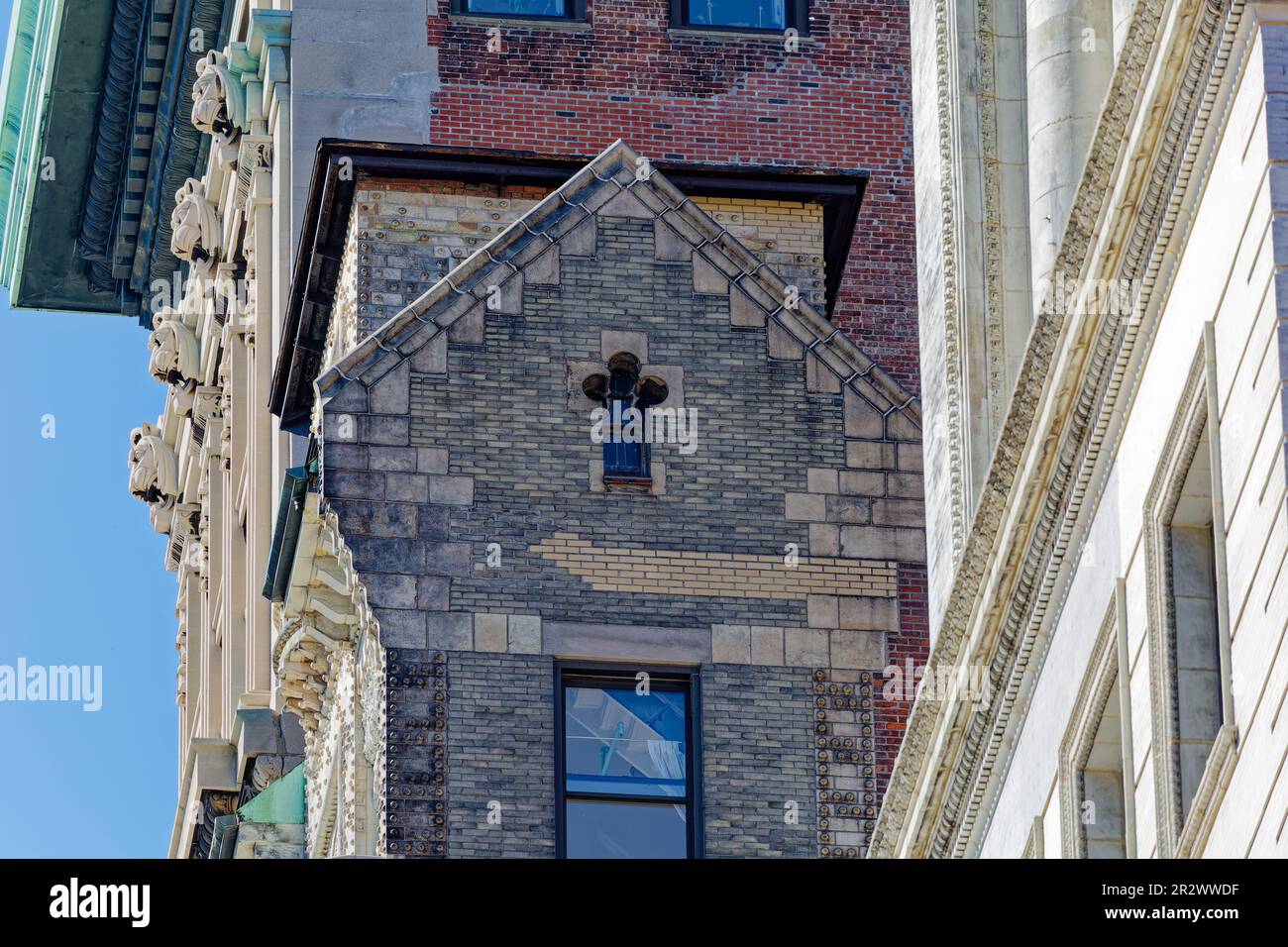 NYC landmark Decker Building is a melding of Moorish Revival and ...