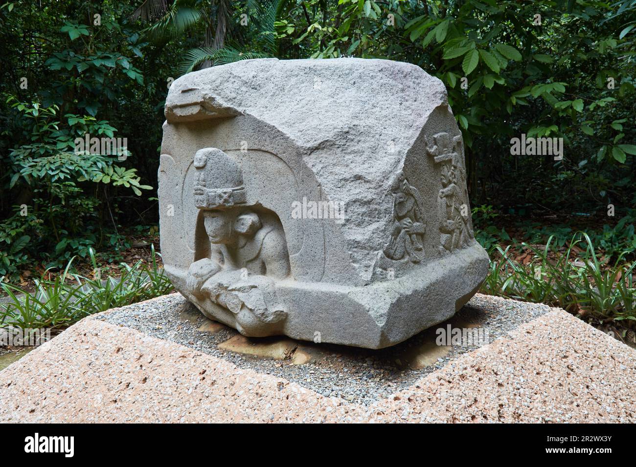 The outdoor museum of Parque Museo La Venta in Tabasco, Mexico ...