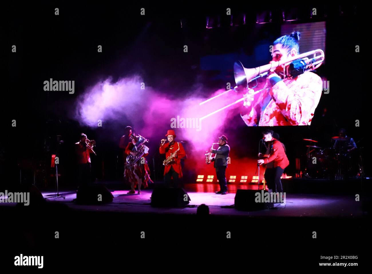 Triciclo circus band hi-res stock photography and images - Alamy