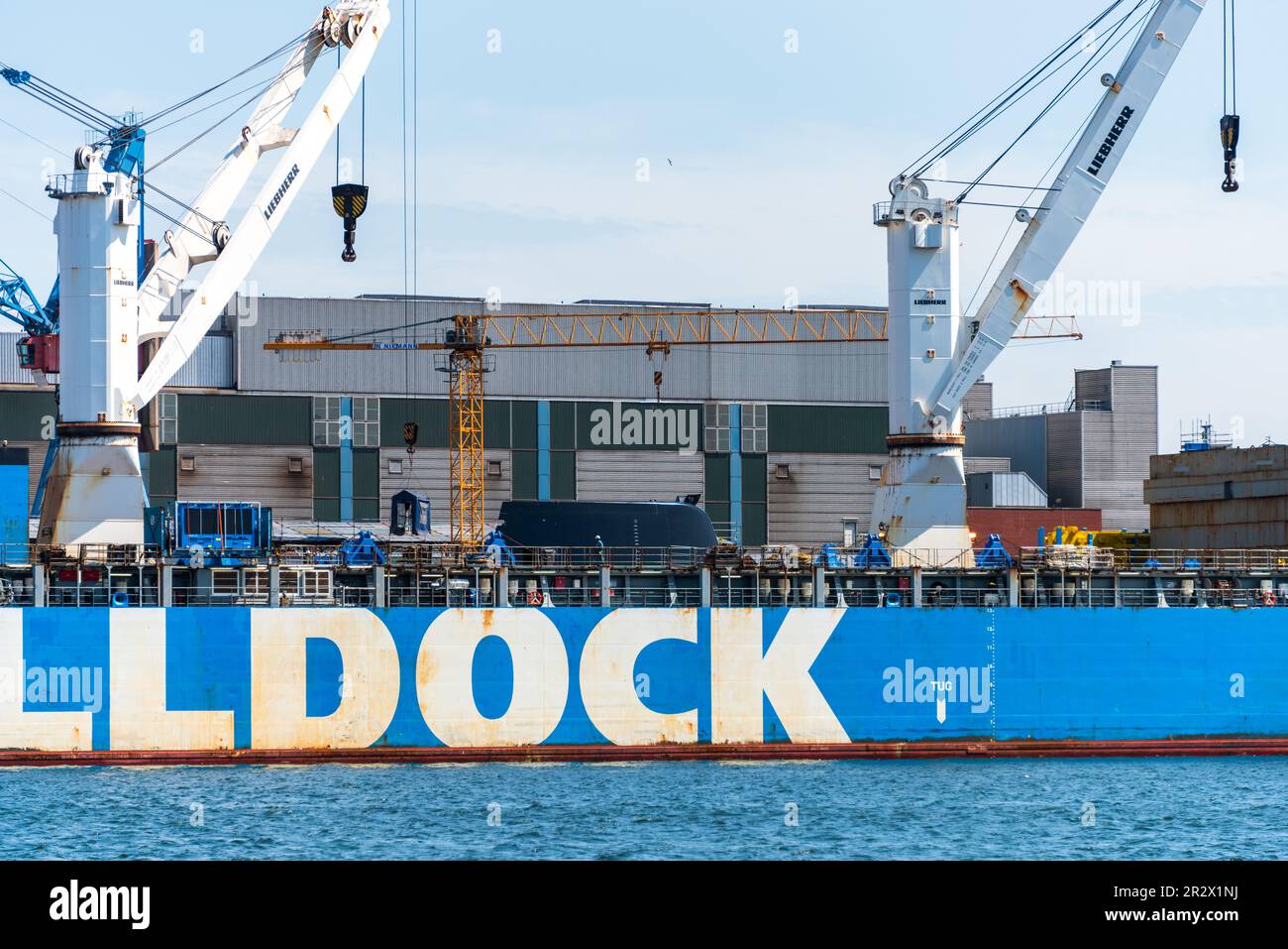 Werftanlagen von ThysseKrupp und German Naval Yards ein Rolldock ...