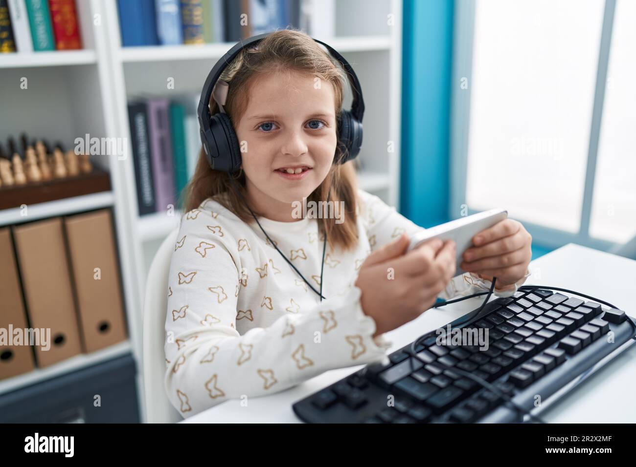 Children watching screen classroom hi-res stock photography and images ...