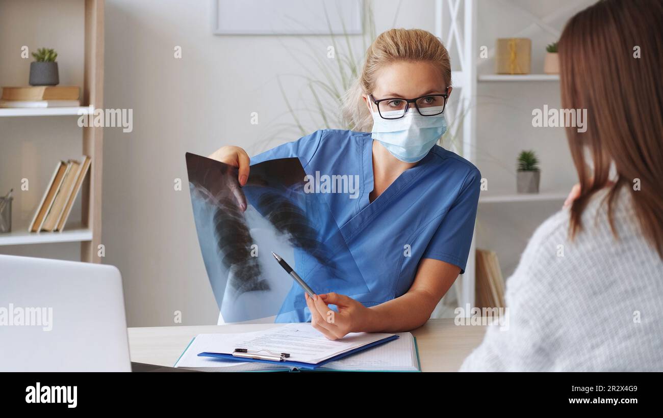 Chest radiology x-ray diagnostic doctor examining Stock Photo - Alamy