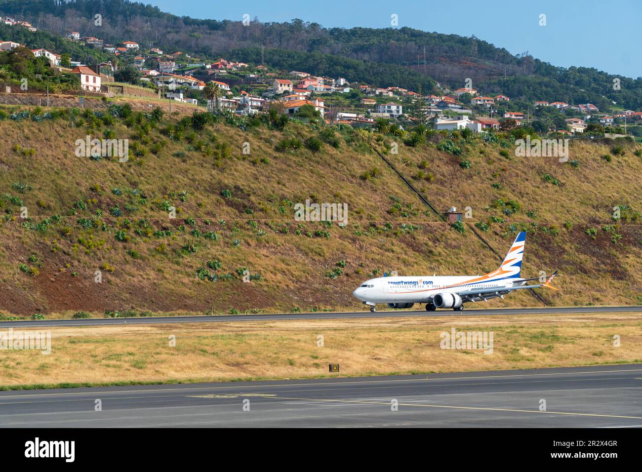 Madeira airport terminal hi-res stock photography and images - Alamy