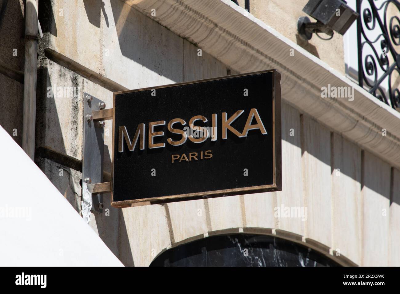 Messika paris hi-res stock photography and images - Alamy