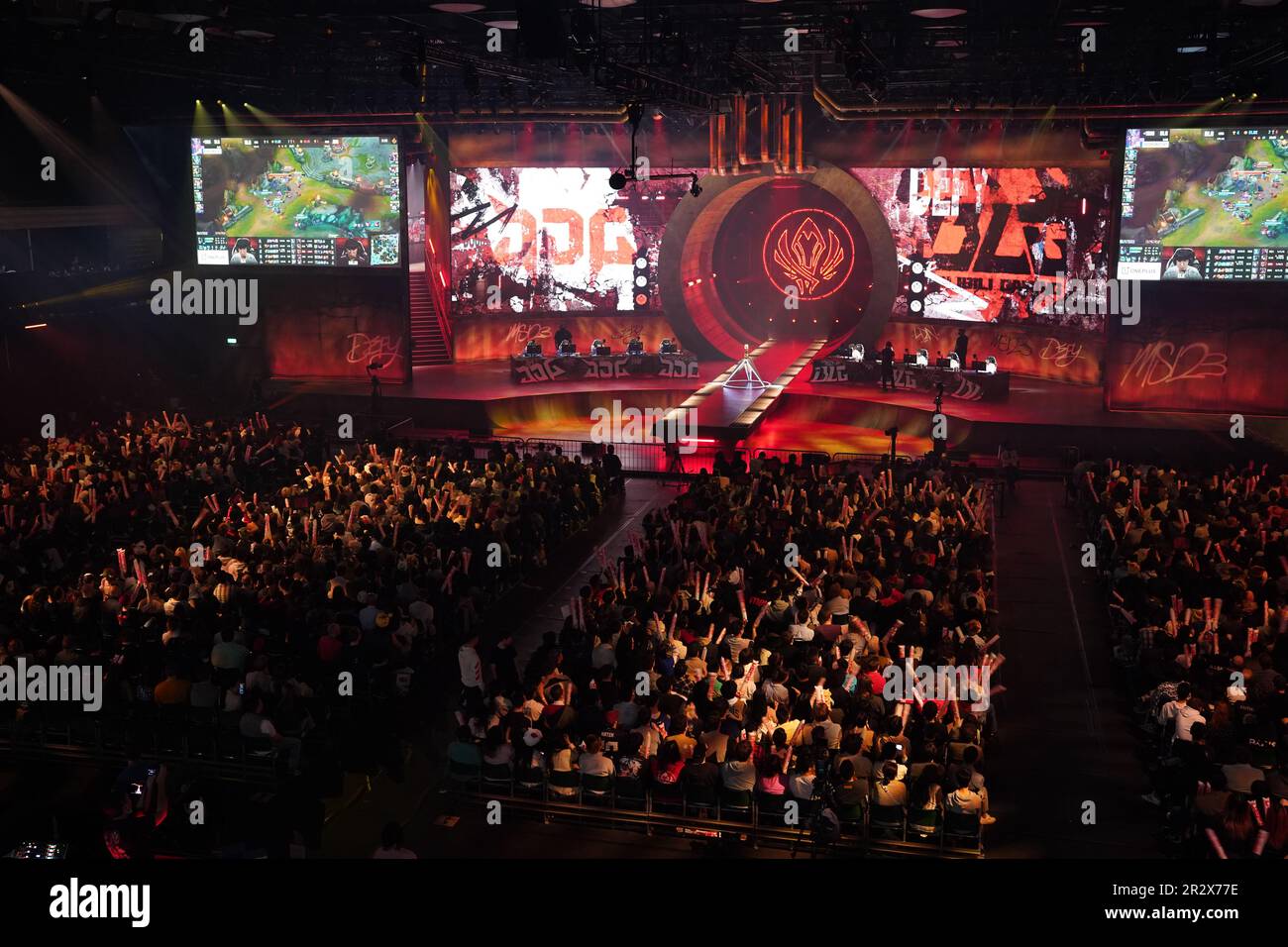 London, UK. 21st May, 2023. Finalists JD Gaming (l) and Bilibili Gaming ...