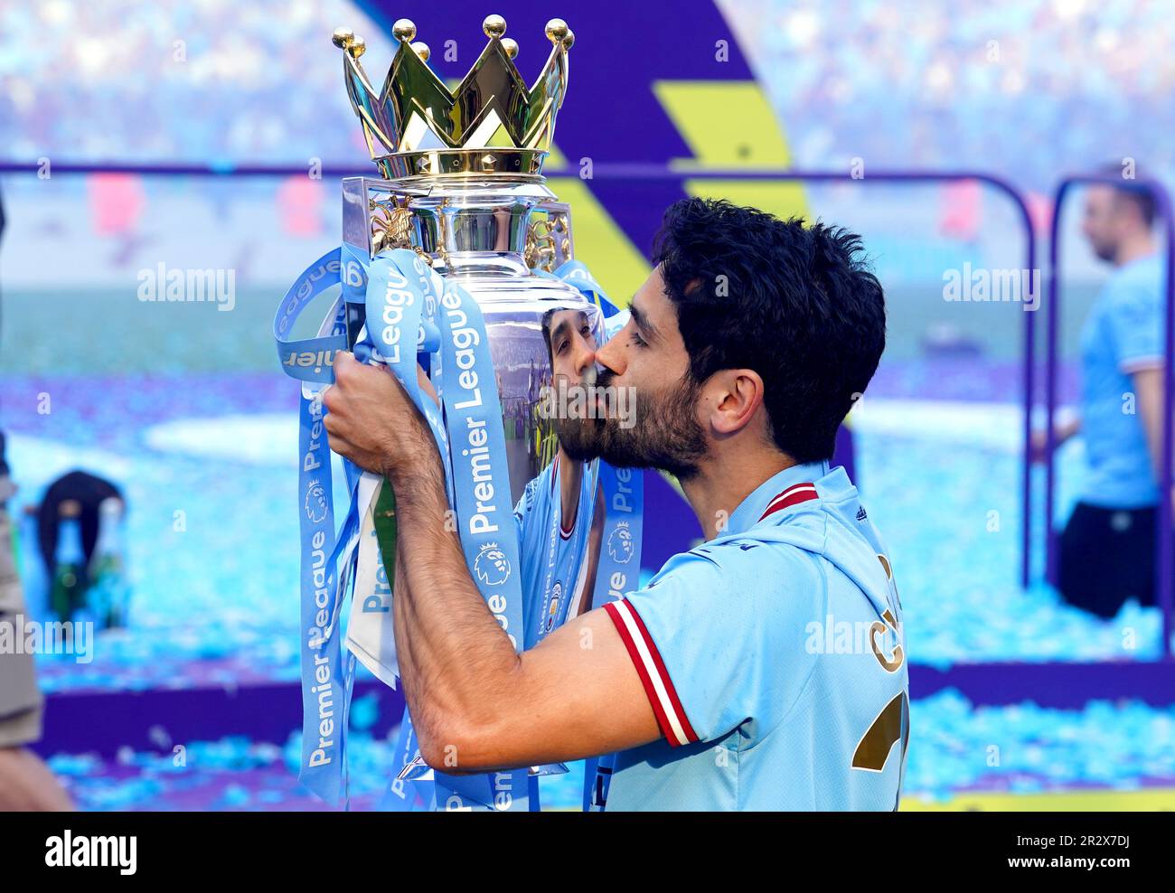 Manchester City's Ilkay Gundogan kisses the Premier League trophy ...