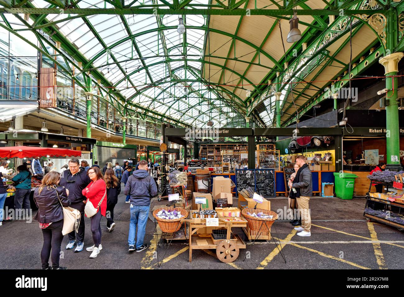 Farm market interior hi-res stock photography and images - Alamy