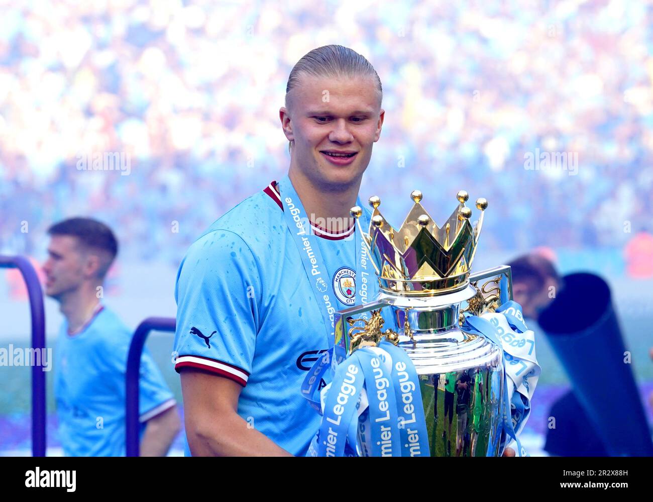 Erling haaland premier league trophy hi-res stock photography and ...