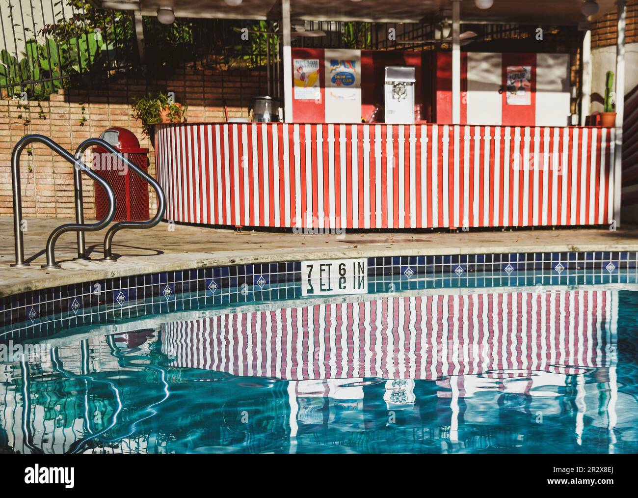 Retro motel hi-res stock photography and images - Alamy
