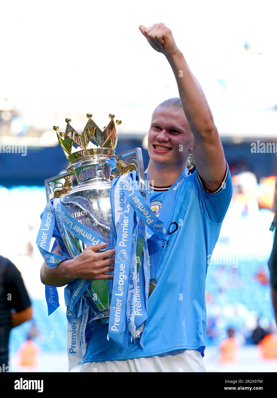Erling haaland premier league trophy hi-res stock photography and images - Alamy