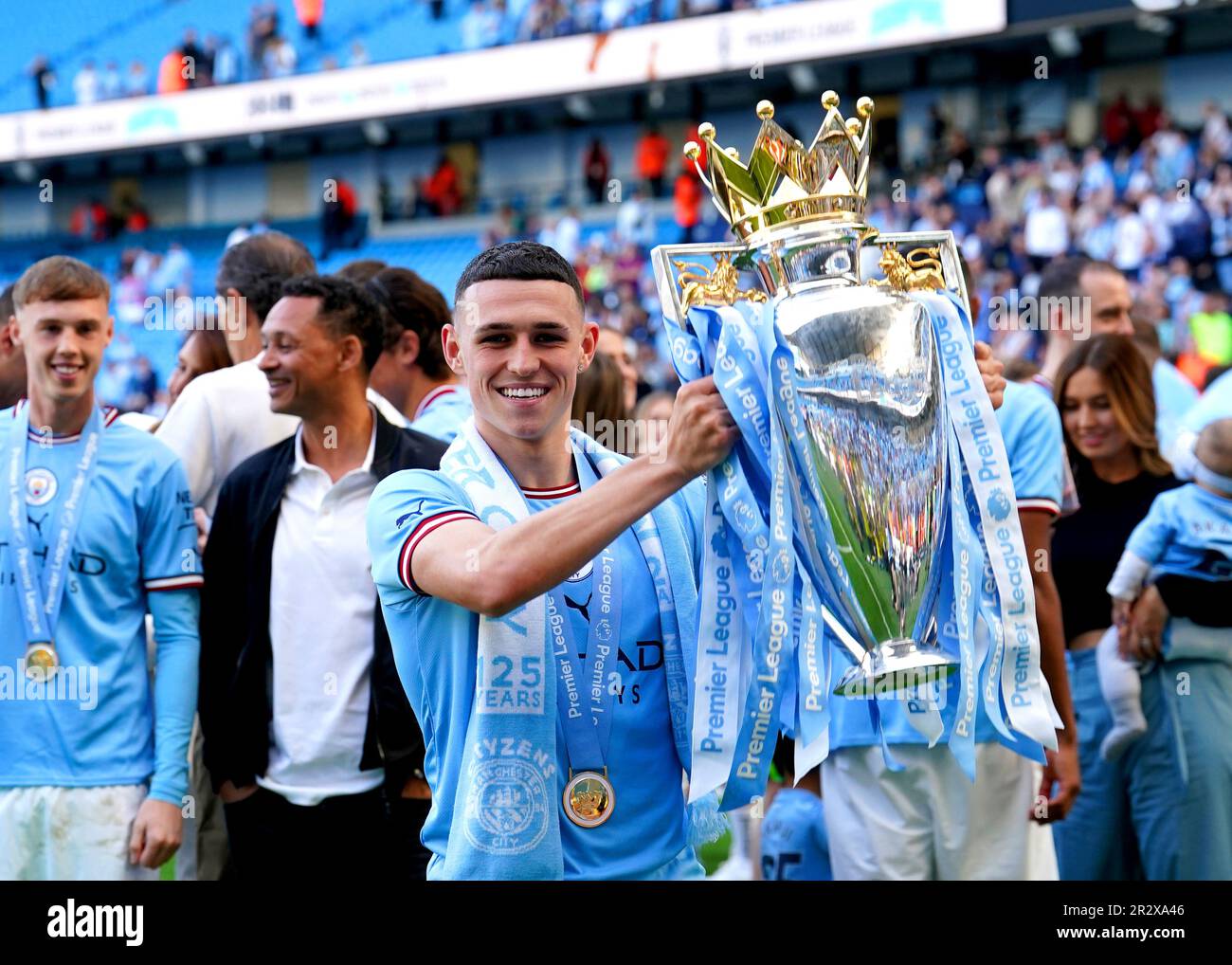 Phil foden premier trophy hi-res stock photography and images - Alamy
