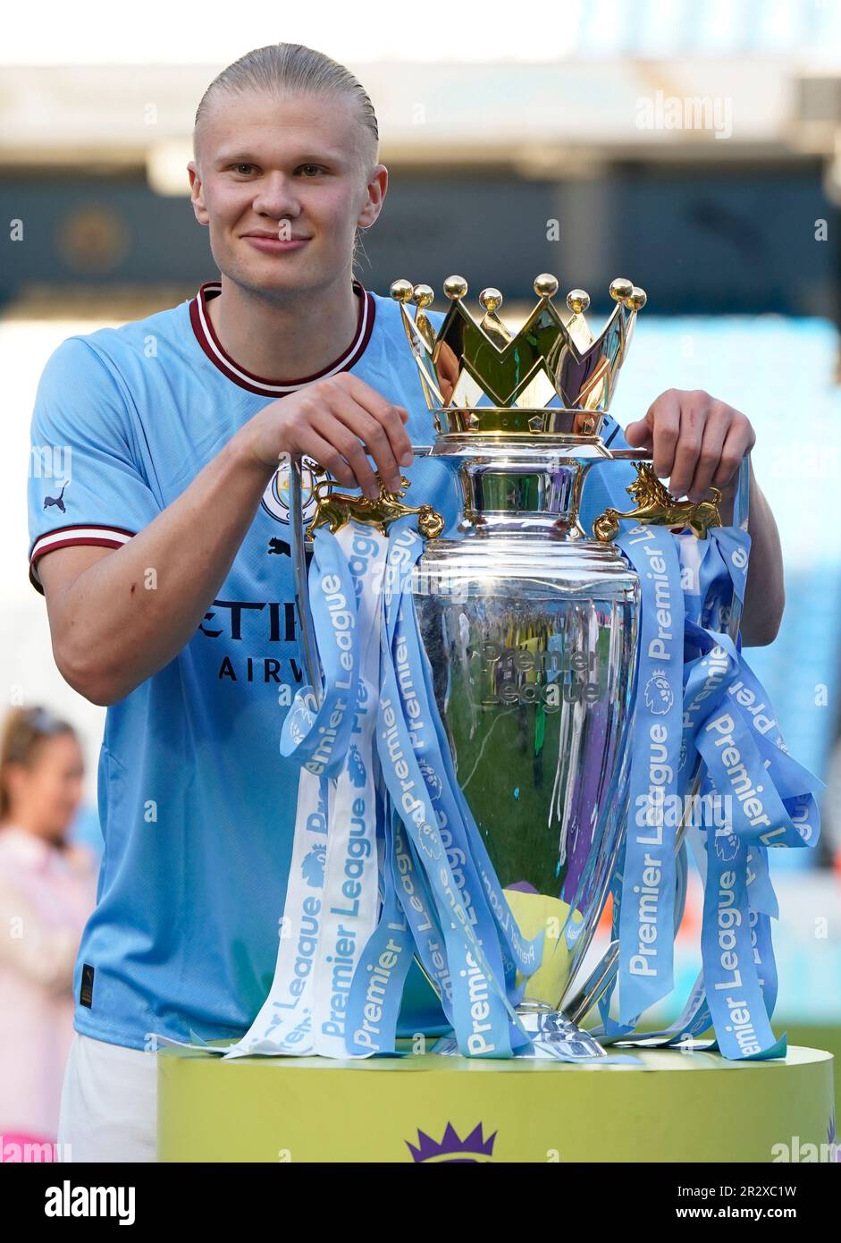 Erling haaland premier league trophy hi-res stock photography and ...
