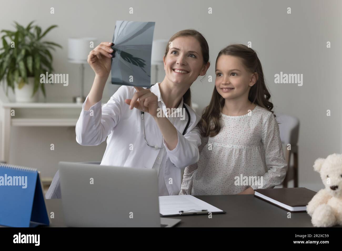 Kid meets with pediatrician doctor after radiography screening ...