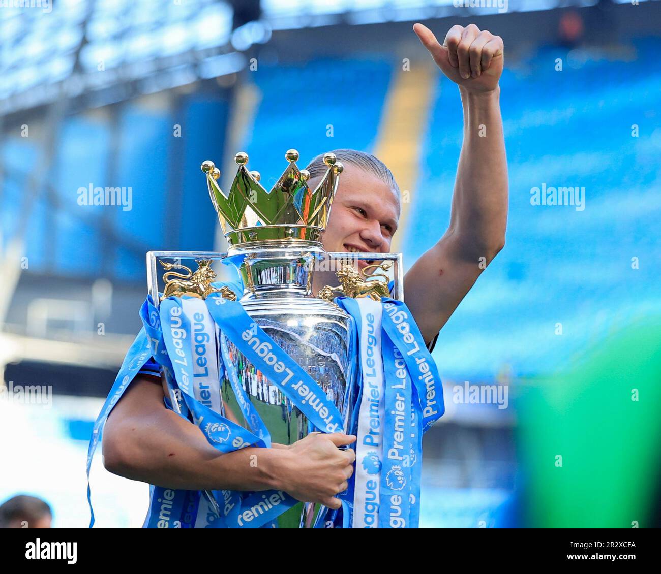 Erling haaland premier league trophy hi-res stock photography and ...