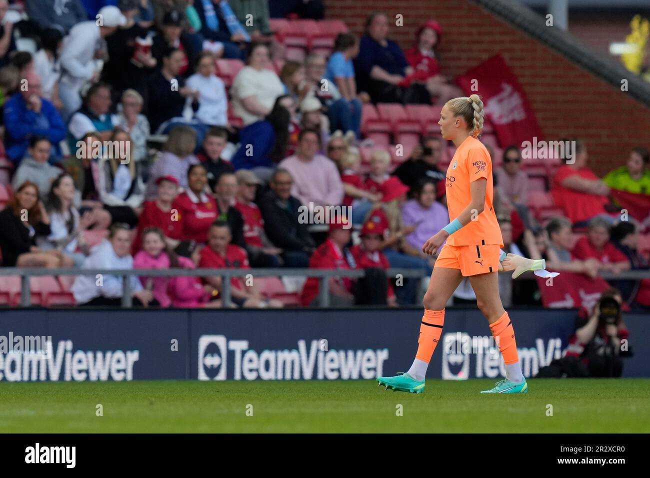Ellie Roebuck #1 of Manchester City leaves the pitch after being send ...