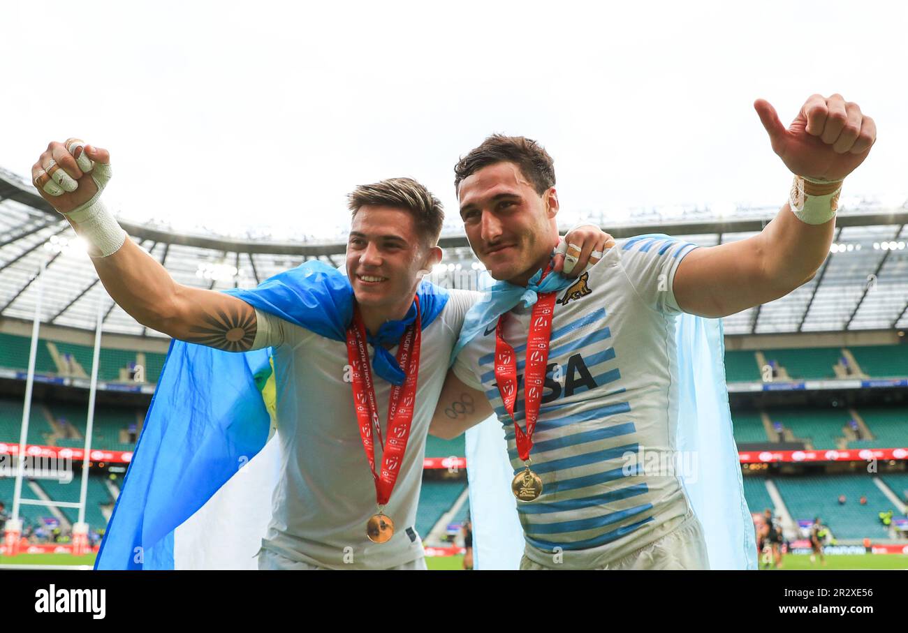 Argentina's Marcos Moneta (left) and Rodrigo Isgro celebrate after ...