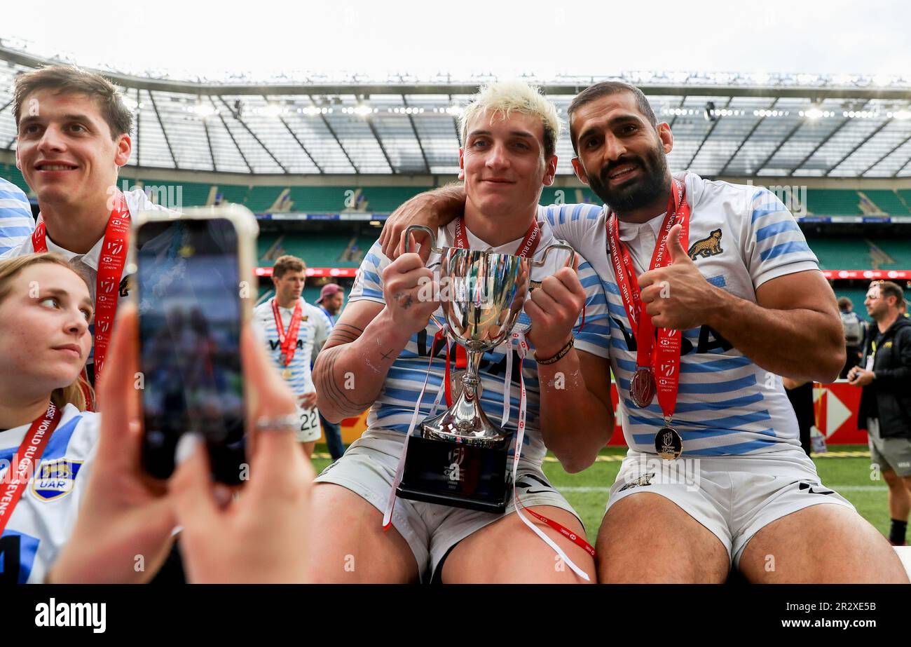 Argentina's Luciano Gonzalez (left) and Gaston Revol (right) celebrate ...