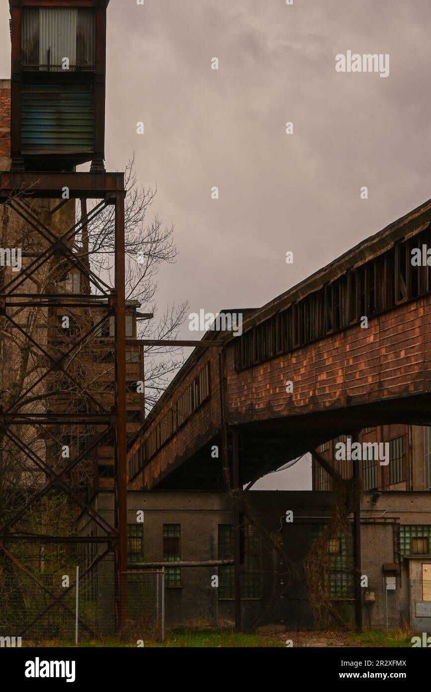 Old mine machinery and buildings hi-res stock photography and images ...