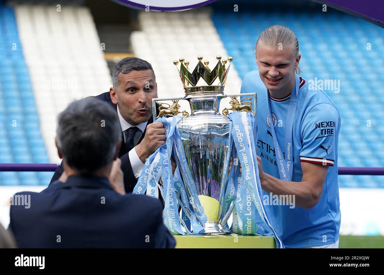 Erling haaland premier league trophy hi-res stock photography and ...