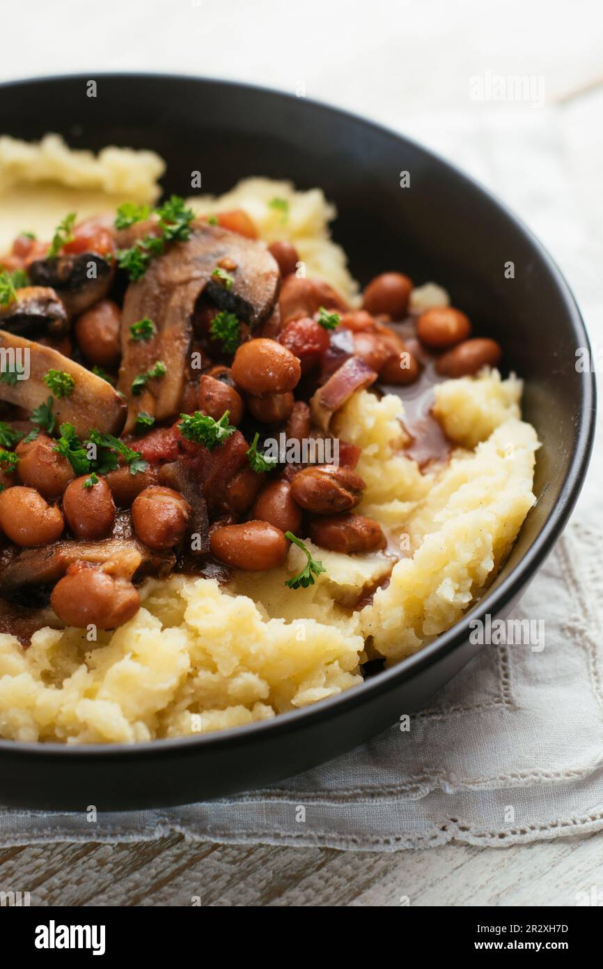 Bean ragu hi-res stock photography and images - Alamy