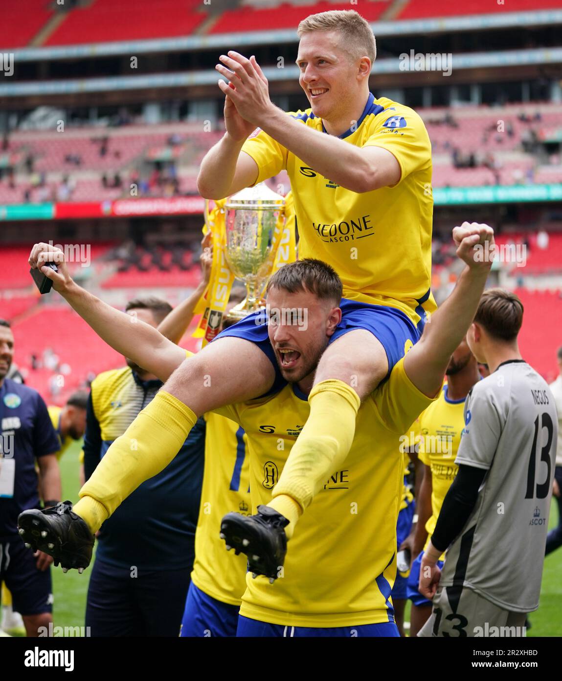 Isuzu fa vase hi-res stock photography and images - Alamy