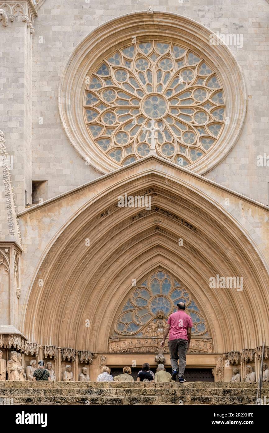 Cathedral Basilica Metropolitan and Primate of Santa Tecla the largest ...