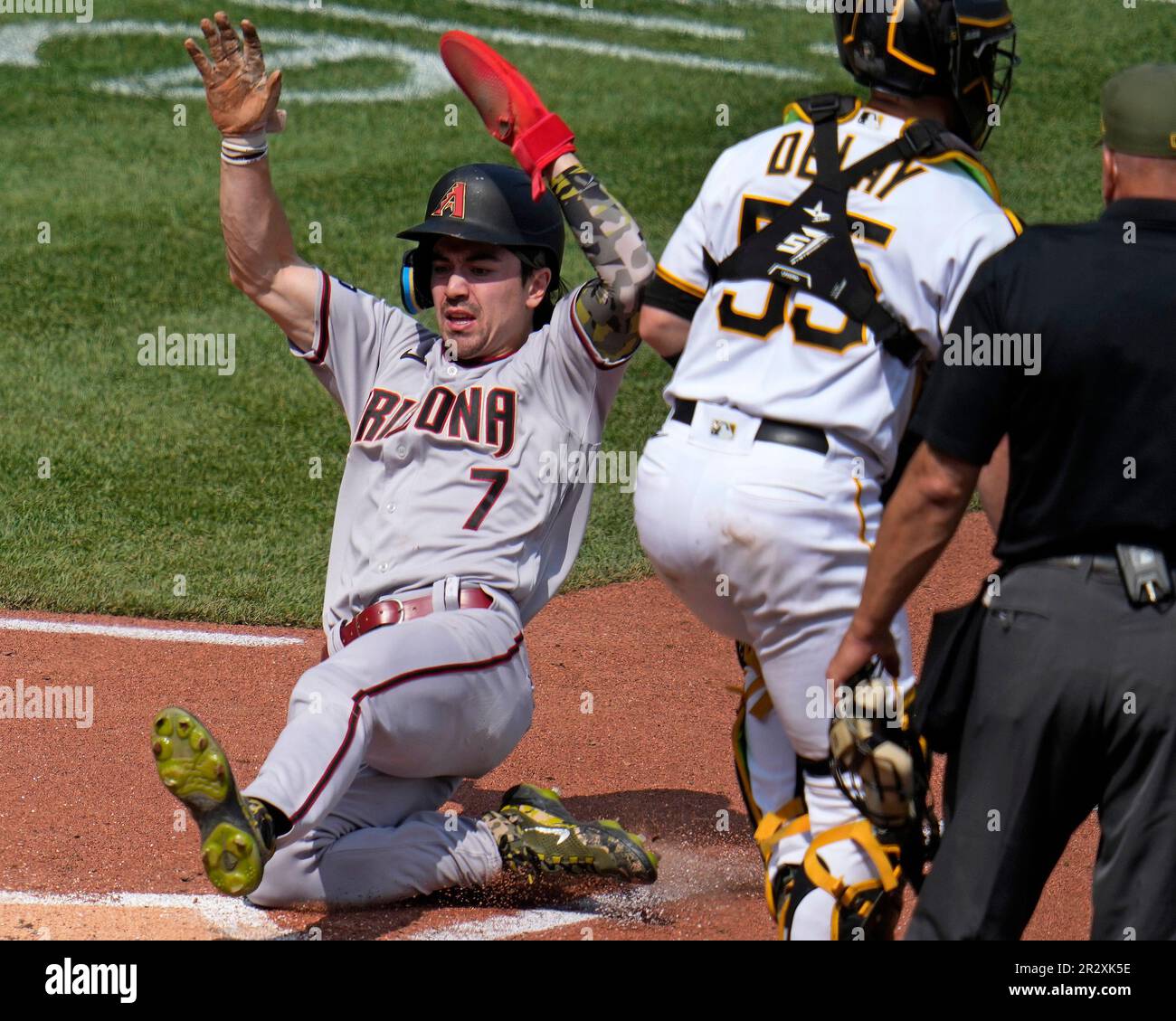 Arizona Diamondbacks' Corbin Carroll (7) scores past Pittsburgh Pirates ...