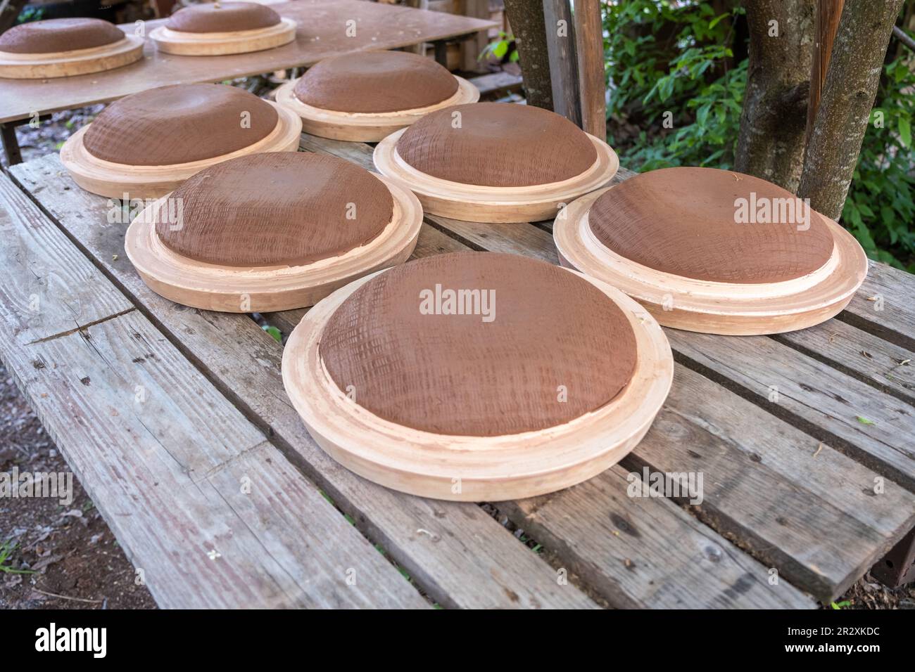 Clay pot maker hi-res stock photography and images - Alamy