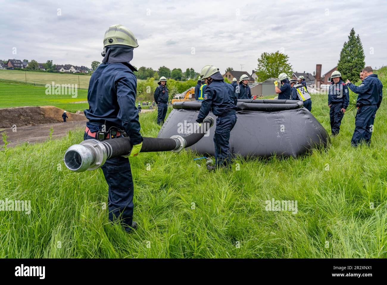 Forest fire fighting exercise of the Essen fire brigade, water supply ...