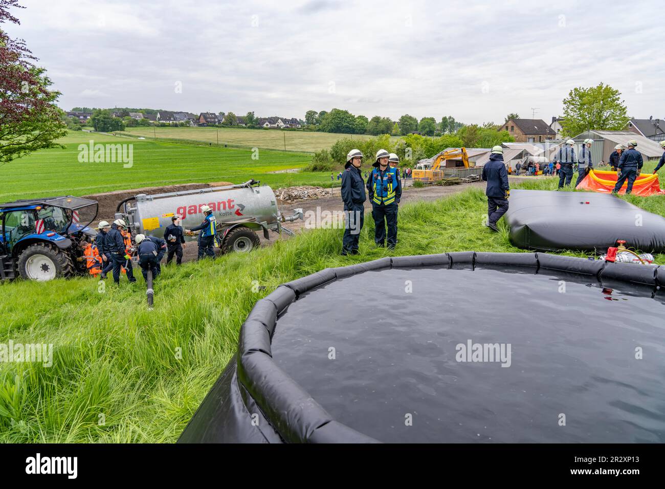 Forest fire fighting exercise of the Essen fire brigade, water supply ...