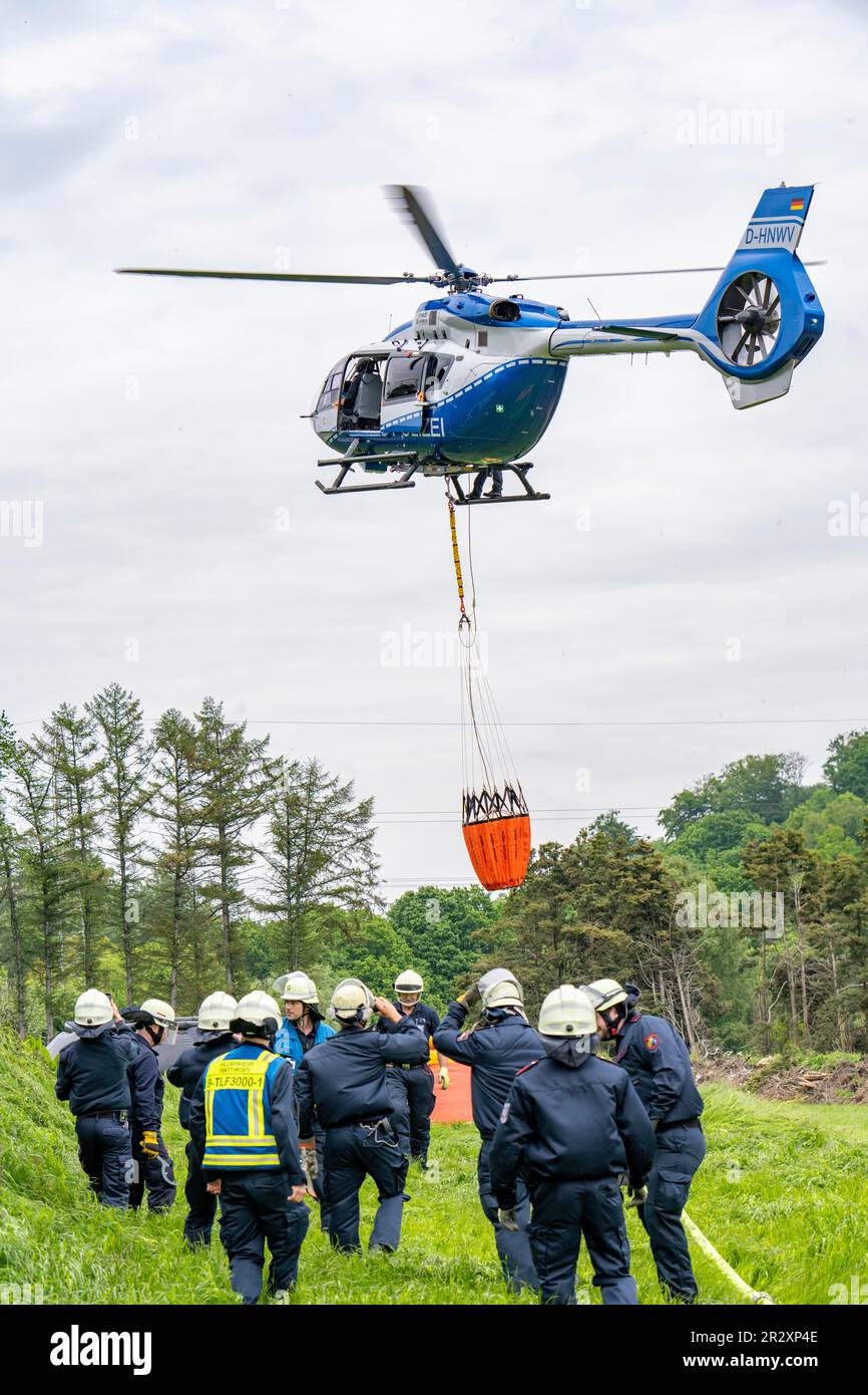 Forest fire fighting exercise of the Essen fire brigade, water supply ...