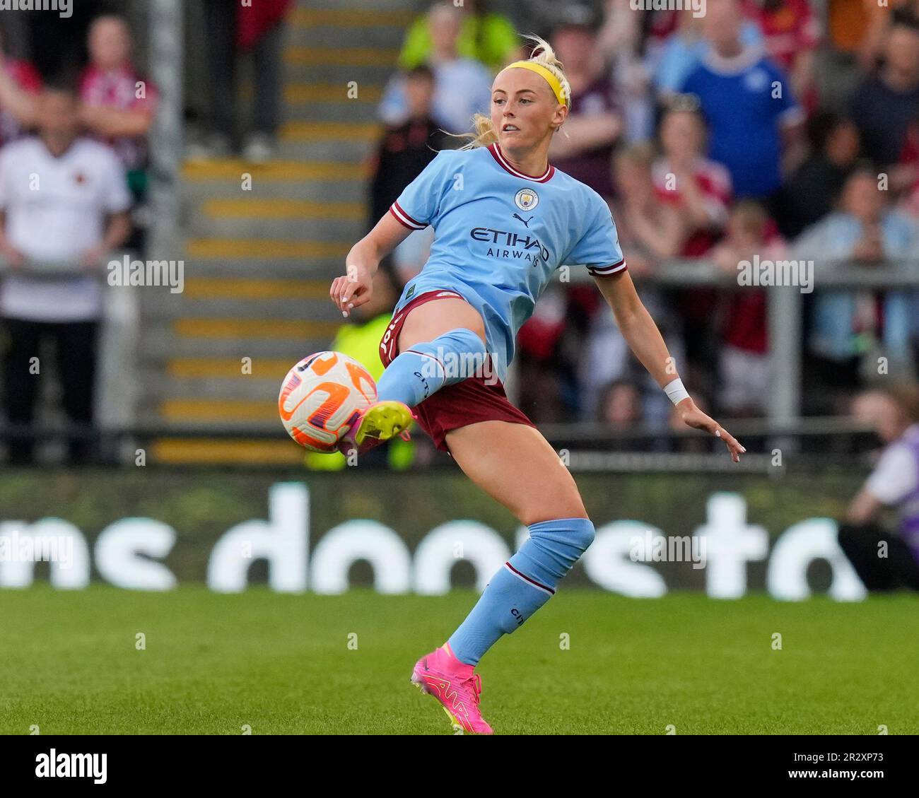 Chloe Kelly #9 of Manchester City flicks the ball on during the The FA ...