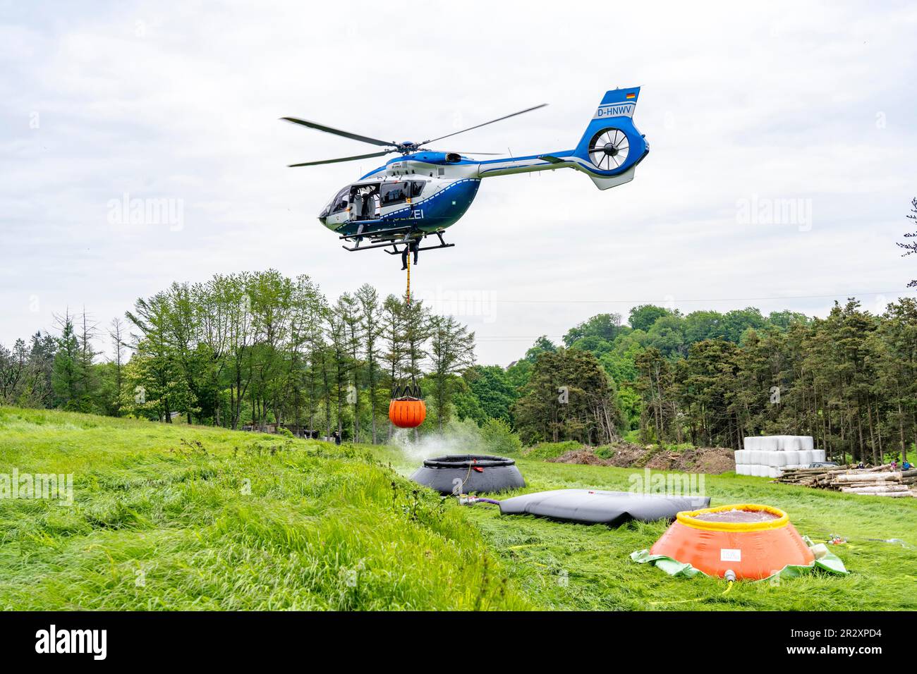 Forest fire fighting exercise of the Essen fire brigade, water supply ...